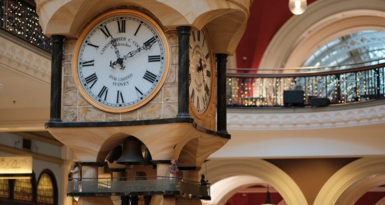 Top 10 Most Iconic Clocks in Pop Culture - Flip Clock Online (Blog)